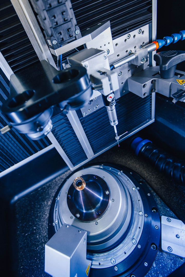 PHOTONICS. WORLD OF LASERS AND OPTICS